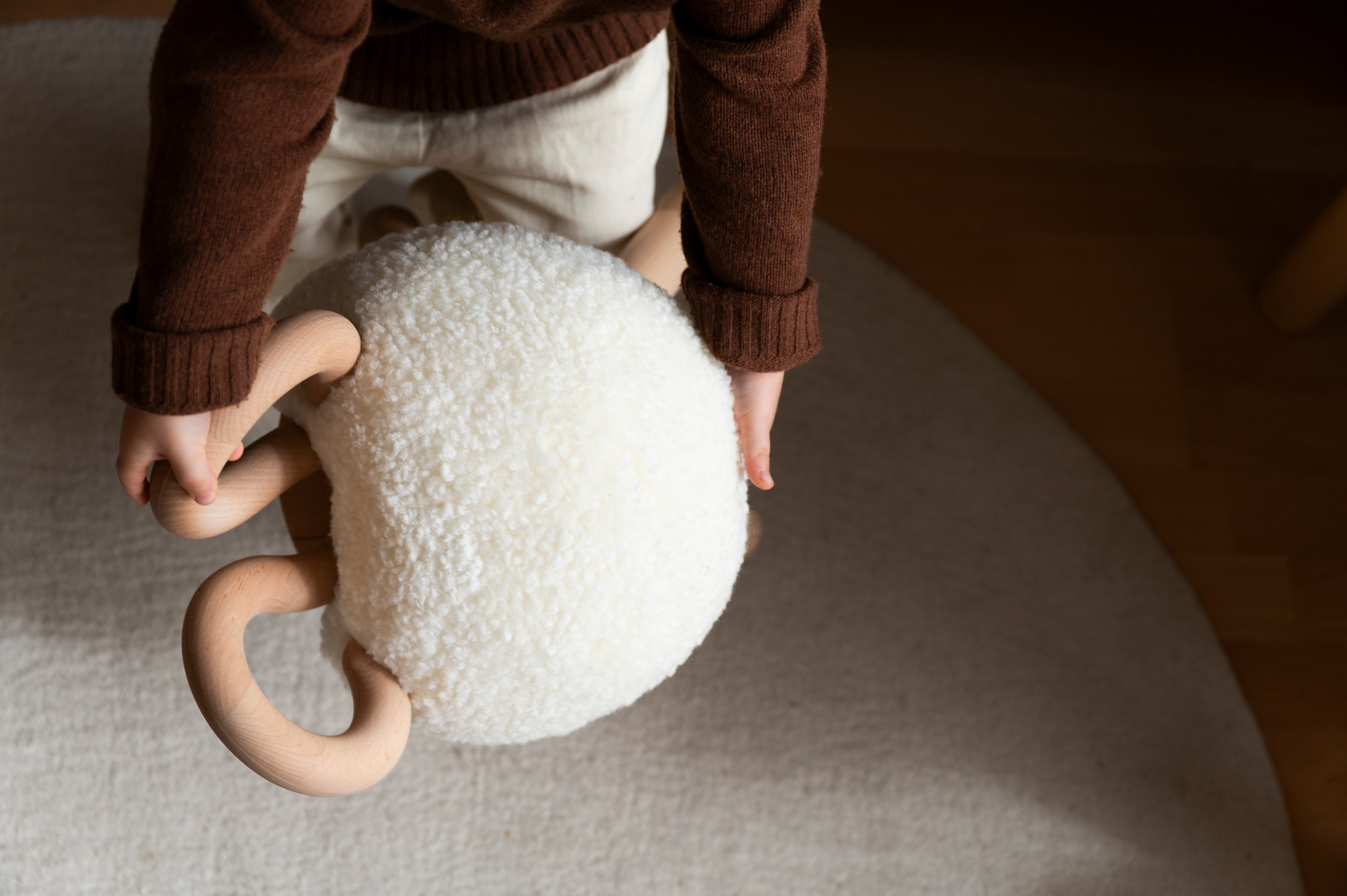Sheep Chair with tailored lambskin – EO